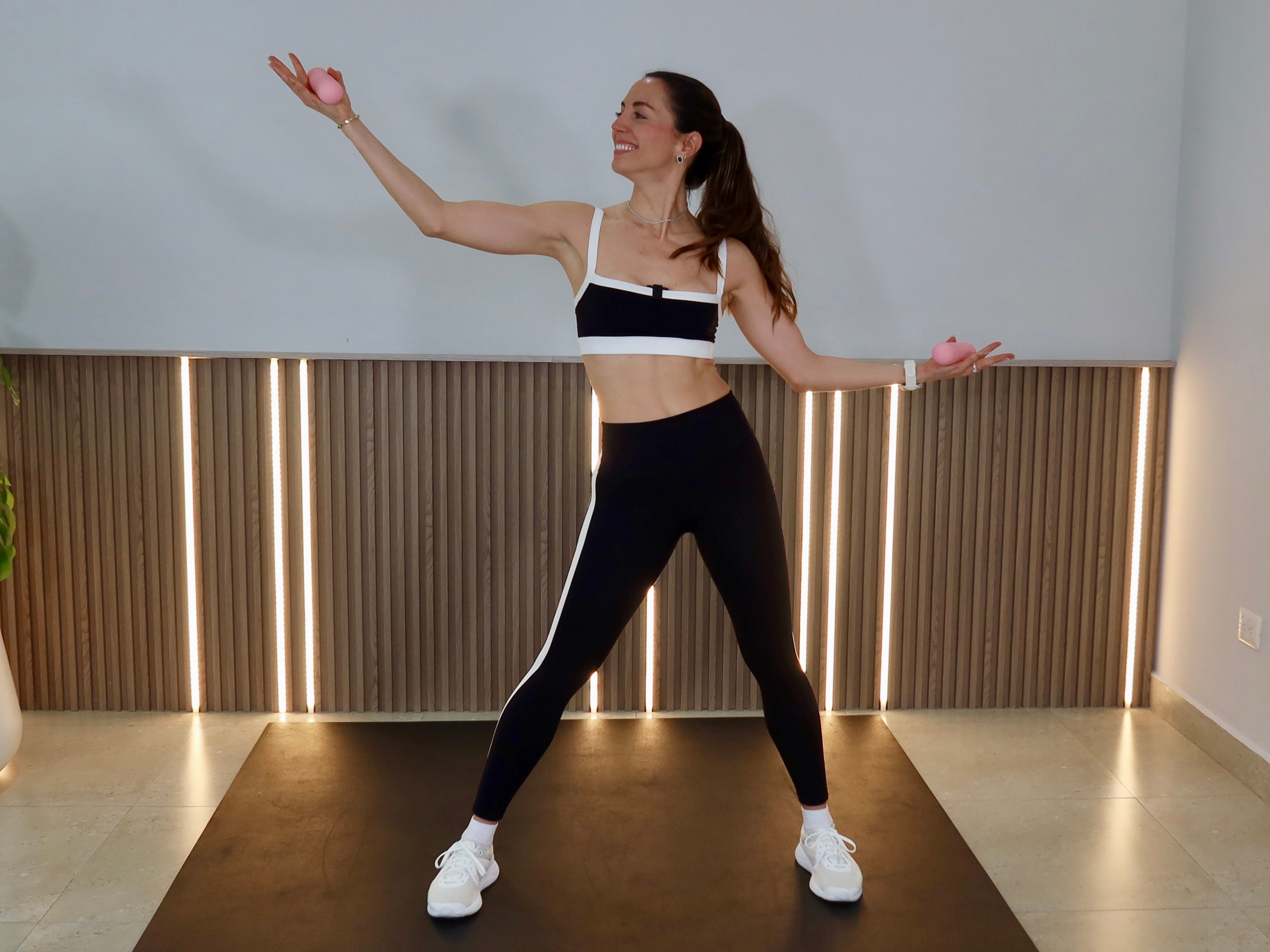 Dancing Arms – Magaly S&S